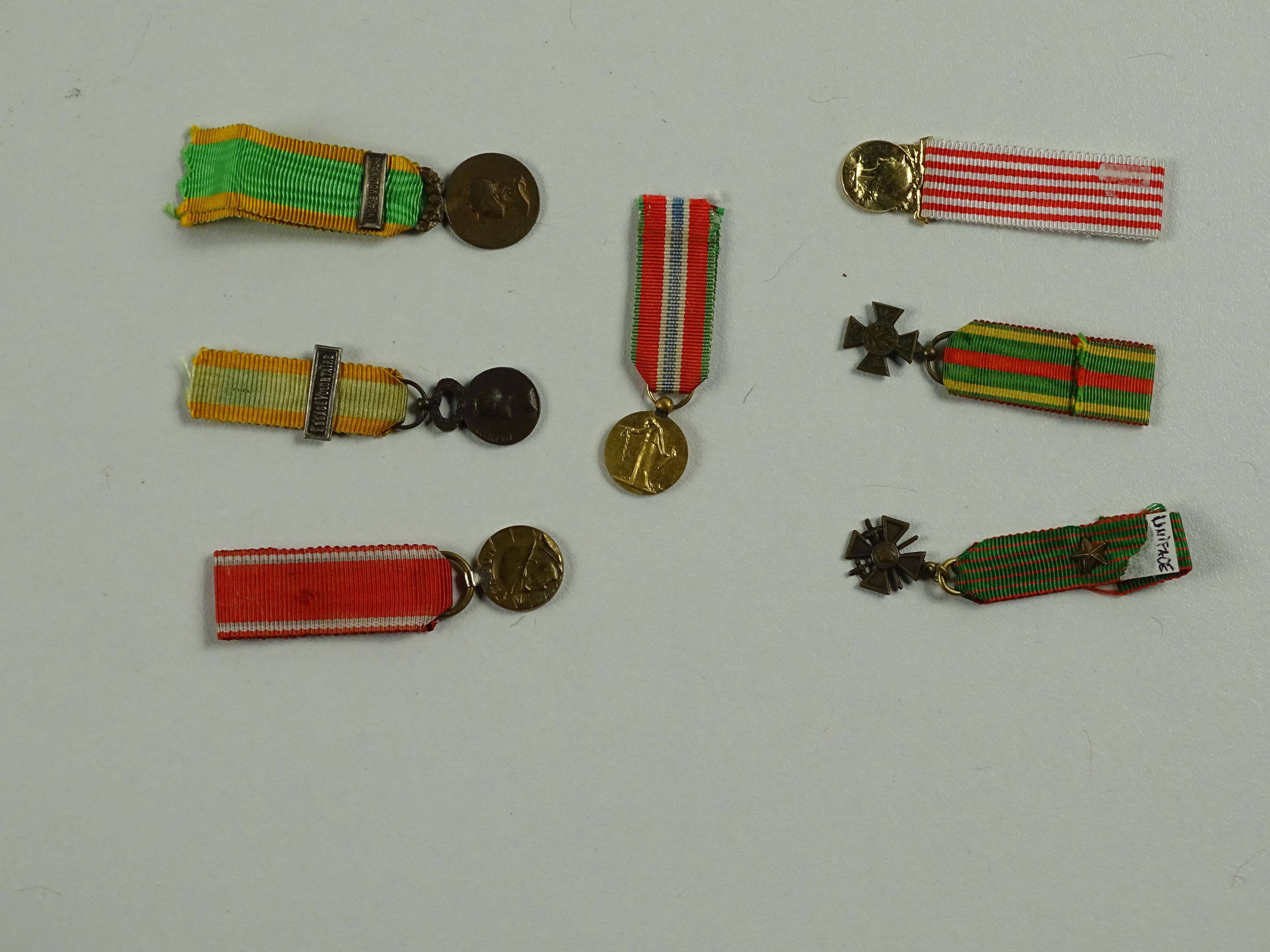 Mini-lot de 7 médailles militaires 14-18 dont croix de guerre uniface ... Mini-lot de 7 médailles militaires 14-18 dont croix de guerre uniface ...